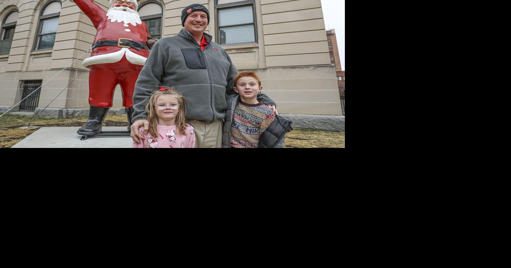 Bloomington family set on seeing 100 Santas this Christmas season