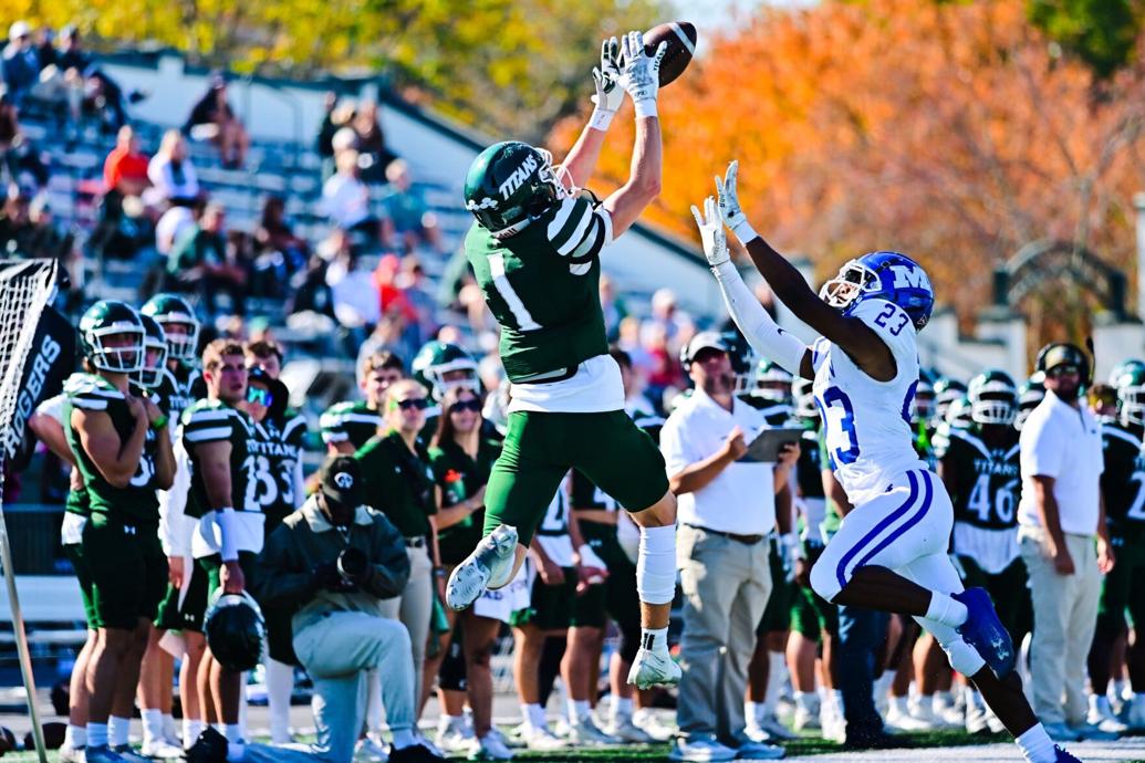 Illinois Wesleyan football blows out Millikin
