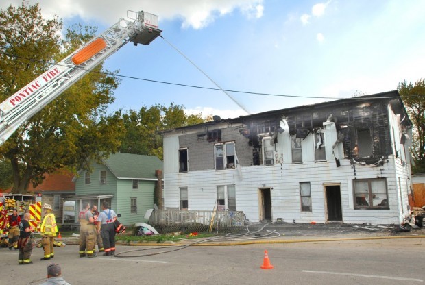Apartment building fire displaces 15 residents in Pontiac