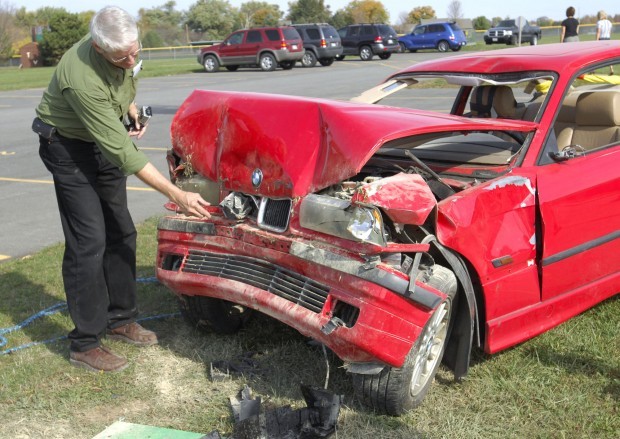 Car dropped from crane sends seat belt message