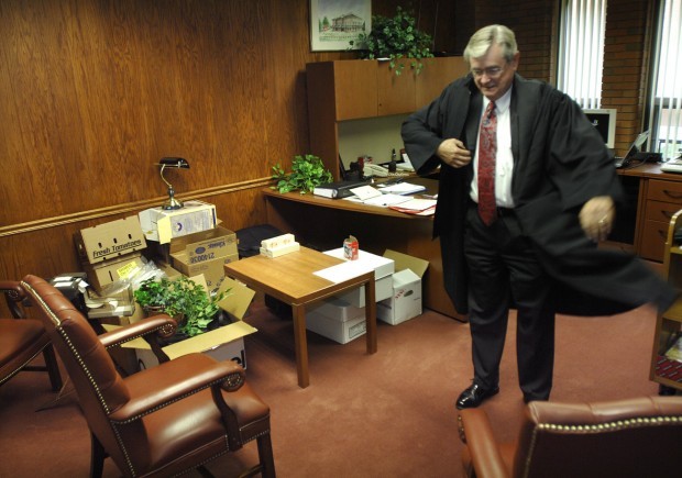 Longtime DeWitt County judge dies
