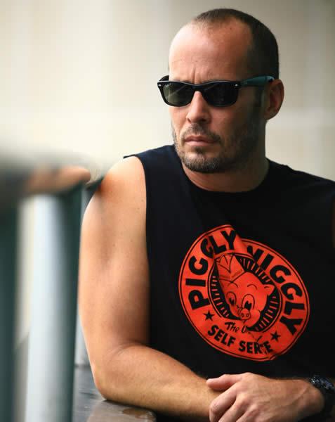 Boxer-turned-singer finds middle road