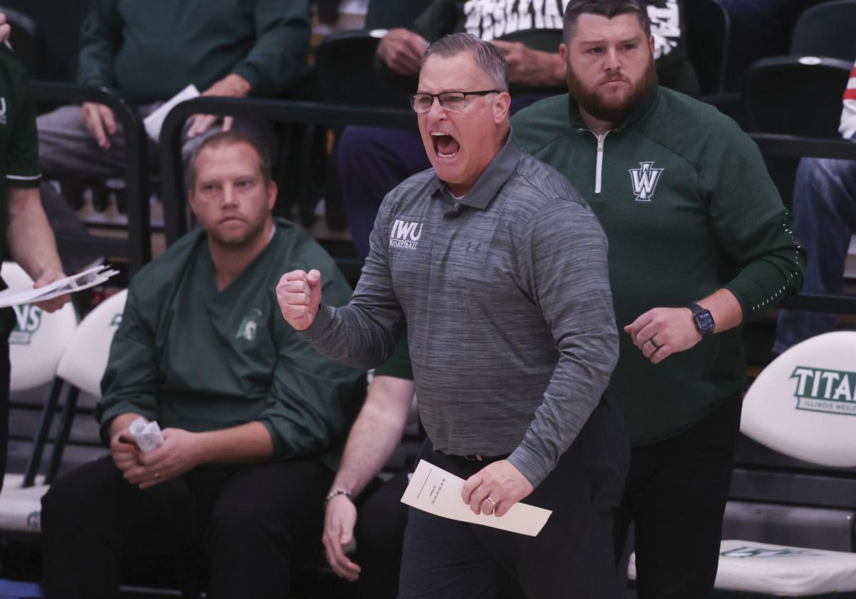 Illinois Wesleyan brings the Funk in buzzer-beating win