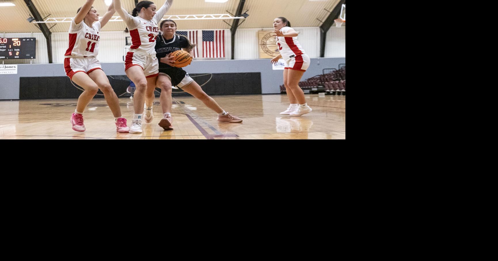 Dee Mack vs EL Paso-Gridley during McLean County/Heart of Illinois ...
