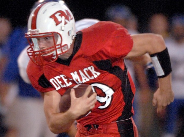 Dee-Mack football makes semis with 1-point win