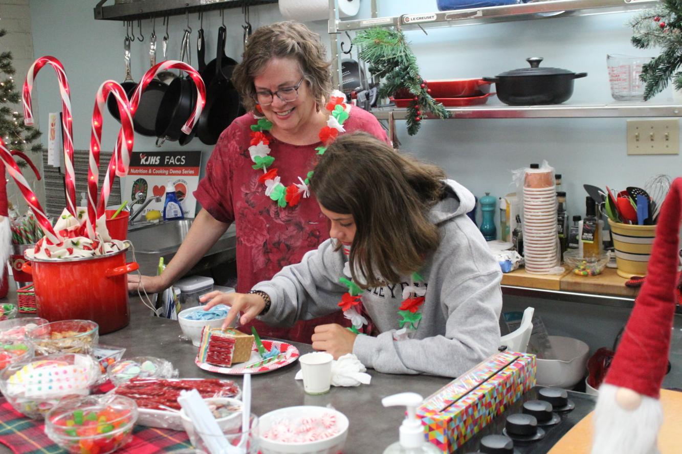 Despite steamy heat index, uptown Normal pretends it's Christmas