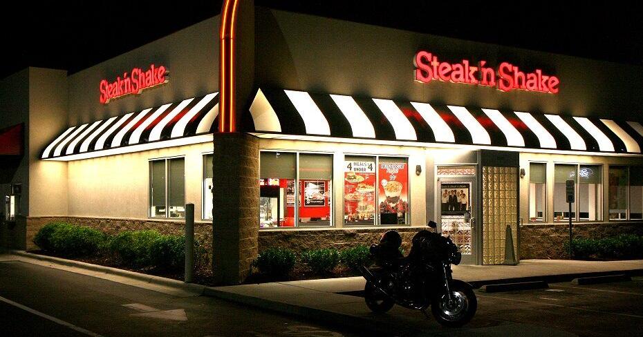 Flick Fact: Why the pickles are lengthwise, instead of circles, at ...