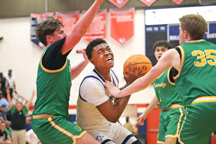 MacArthur basketball downs U High for first sectional title