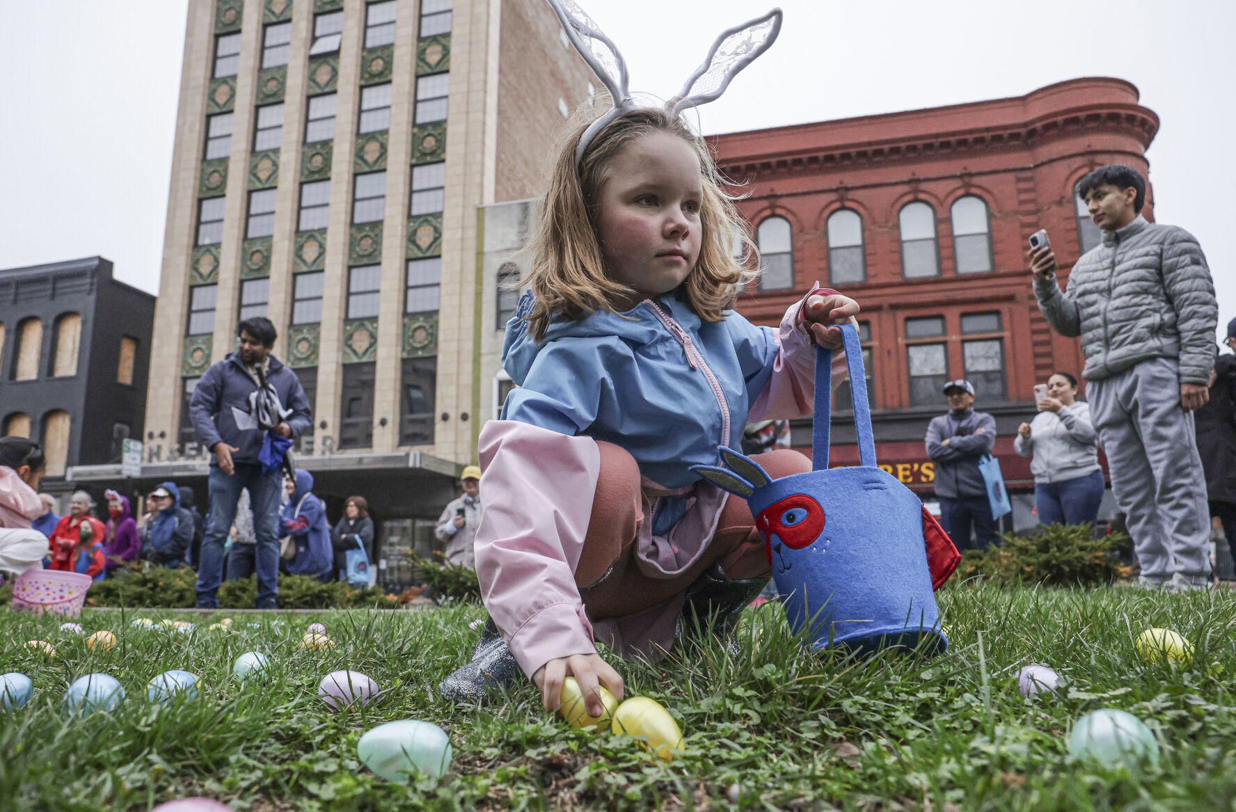 15,000 Easter Eggs in downtown Bloomuington