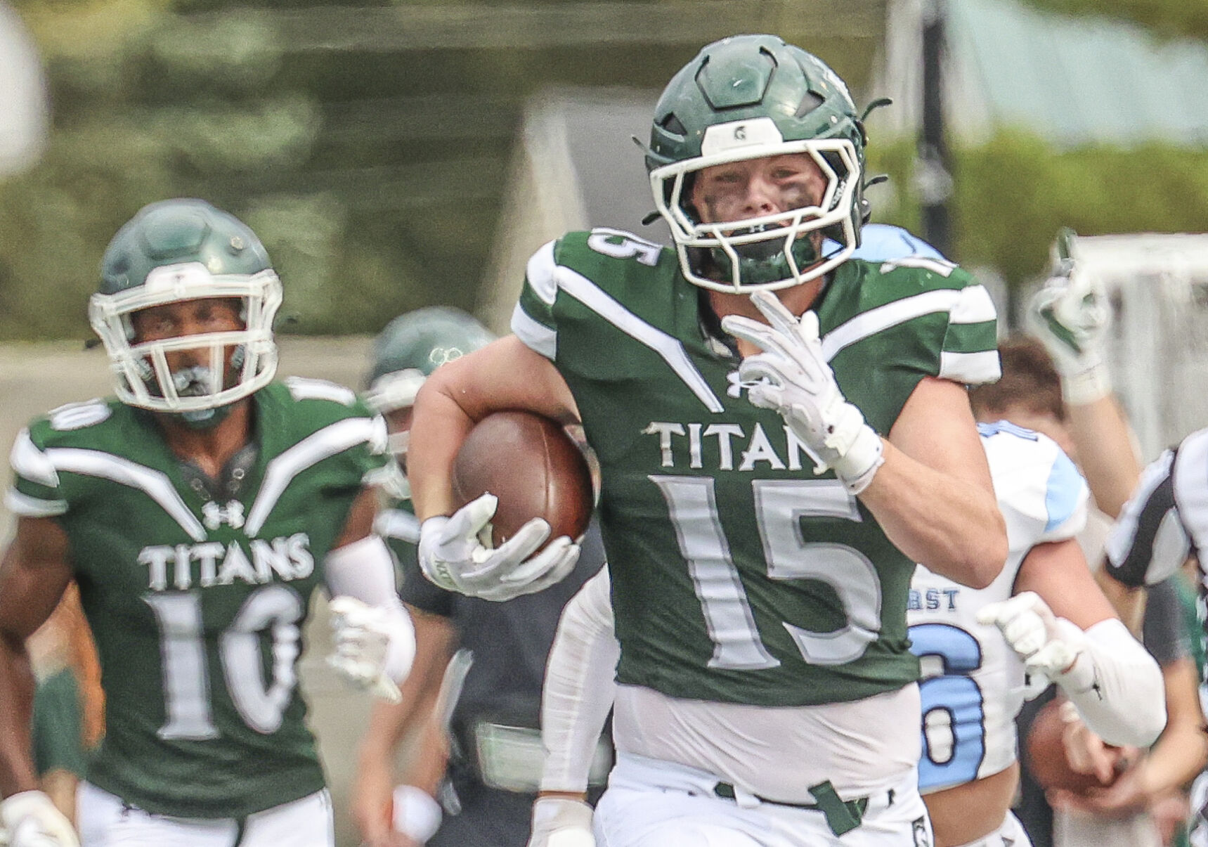 Illinois Wesleyan football grabs road victory