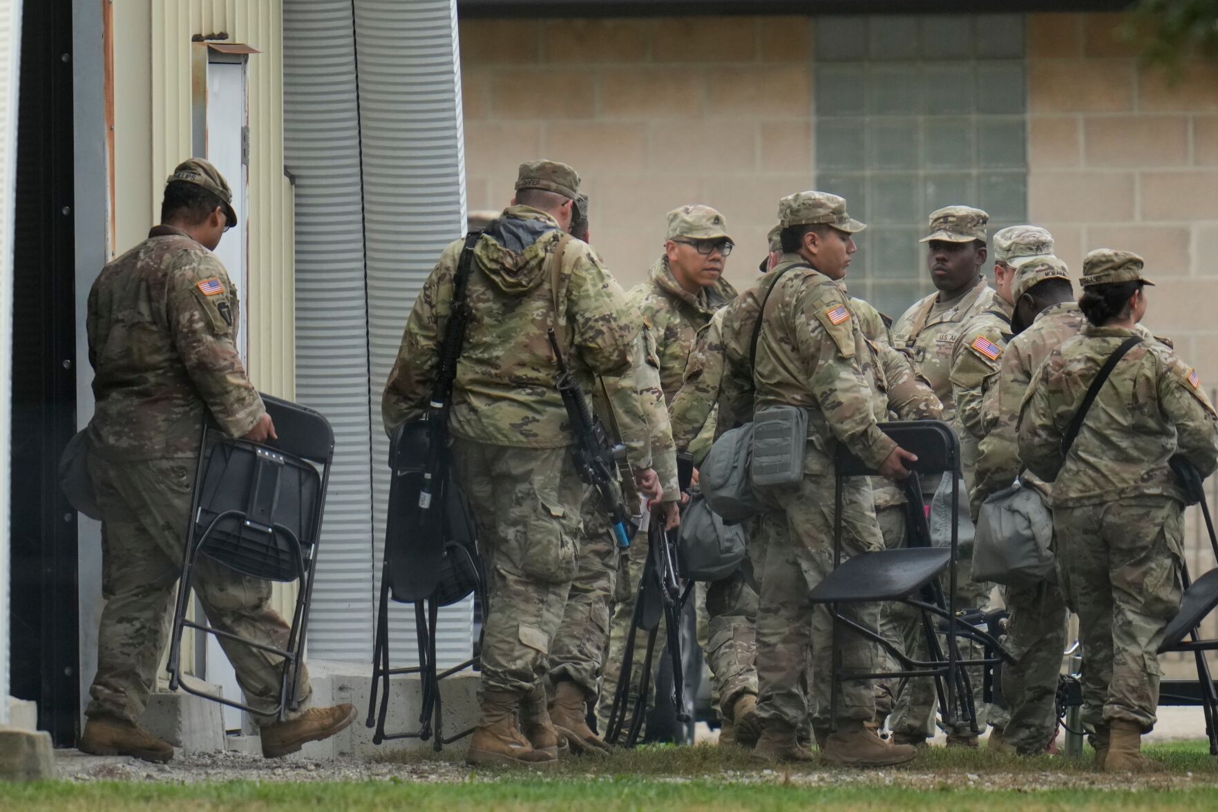 Photos: Texas National Guard members seen at Illinois base