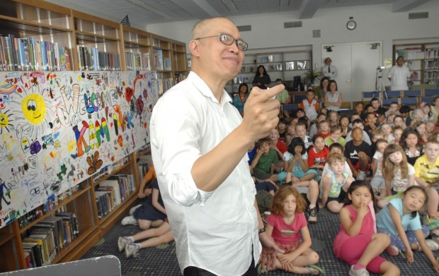 Famed illustrator visits with Metcalf students | Local News ...