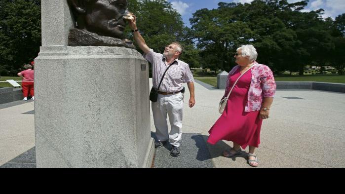 Robert Gilchrist, Jane Gilchrist | | pantagraph.com