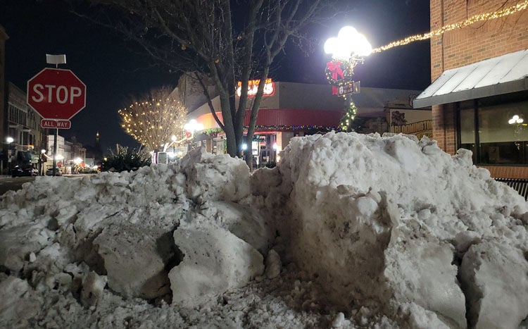 Bloomington-Normal area may get 2 to 4 more inches of snow Monday
