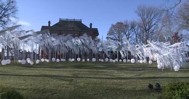 COVID memorial added at Illinois Governor's Mansion in Springfield