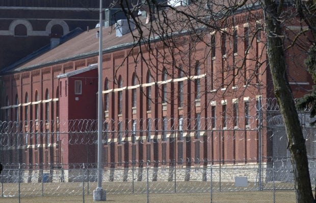 Media takes look inside Pontiac Correctional Center