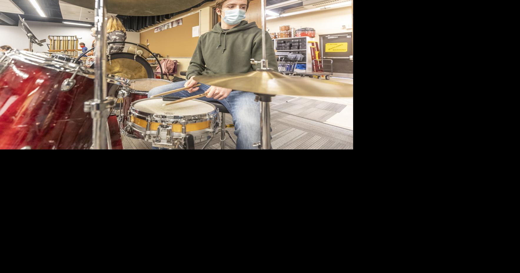 COVID isn't silencing Clinton band concerts