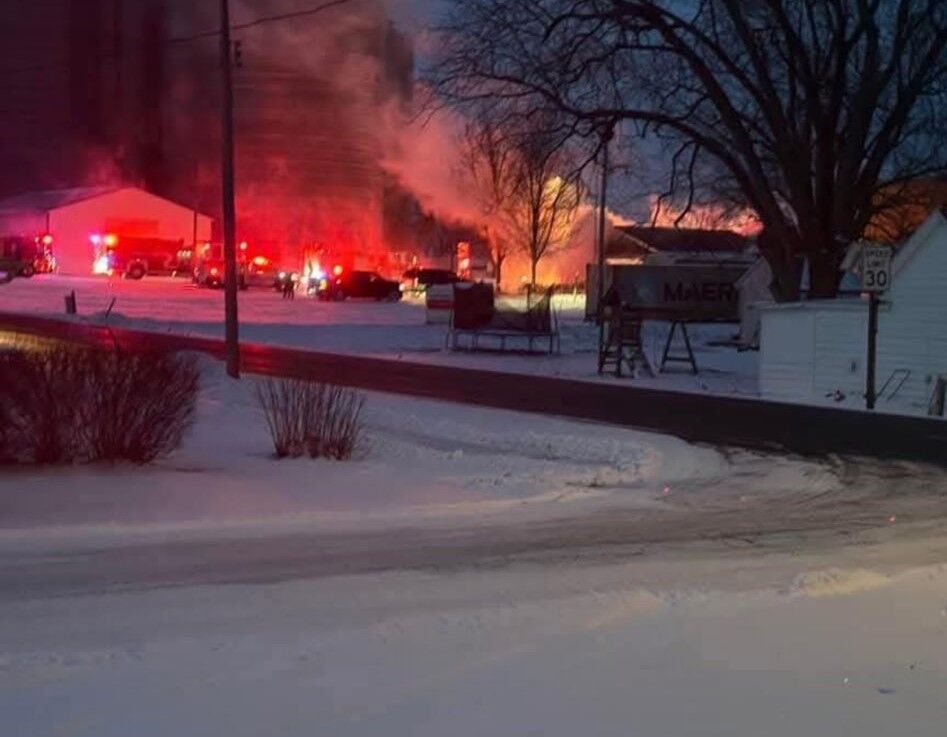 Cooksville bar, Longbranch Again, destroyed in fire
