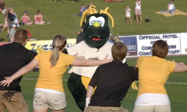 Fans give CornBelters warm welcome home