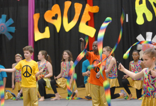 Over 100 Metcalf students perform at Junior Gamma Phi Circus