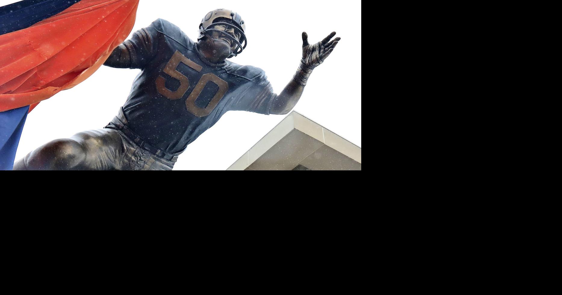 Butkus tears up while statue unveiled at University of Illinois