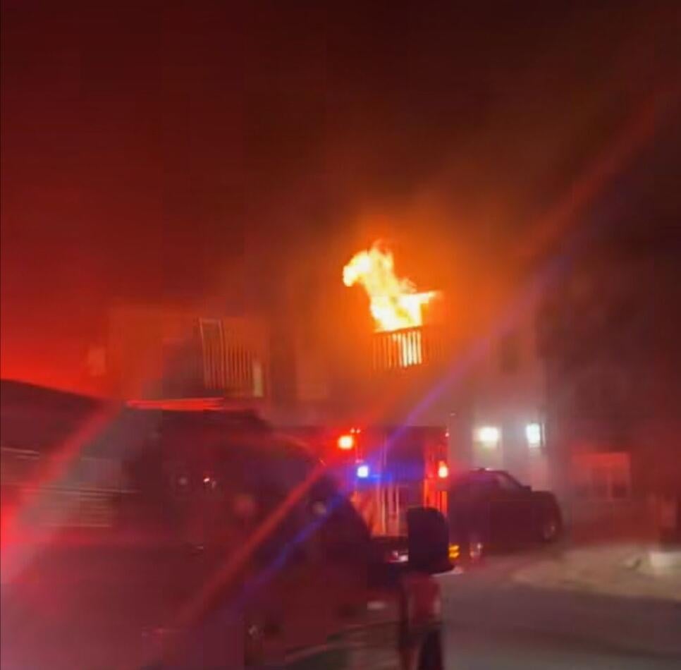 Bloomington apartment fire displaces more than 20 people