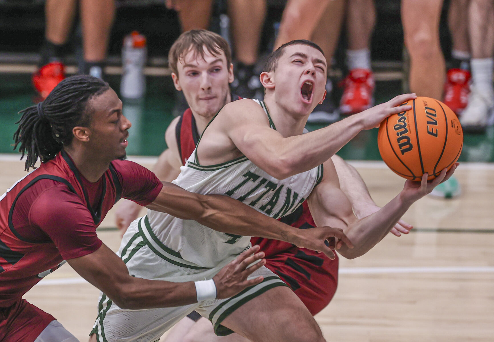 Illinois Wesleyan men open season by hosting Sikma Invite