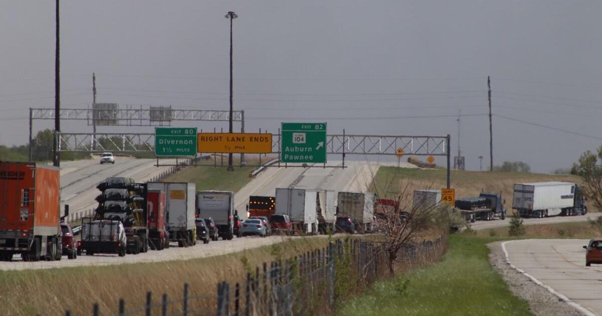 6 killed, dozens hurt in crashes on dust-choked I-55 in Central Illinois