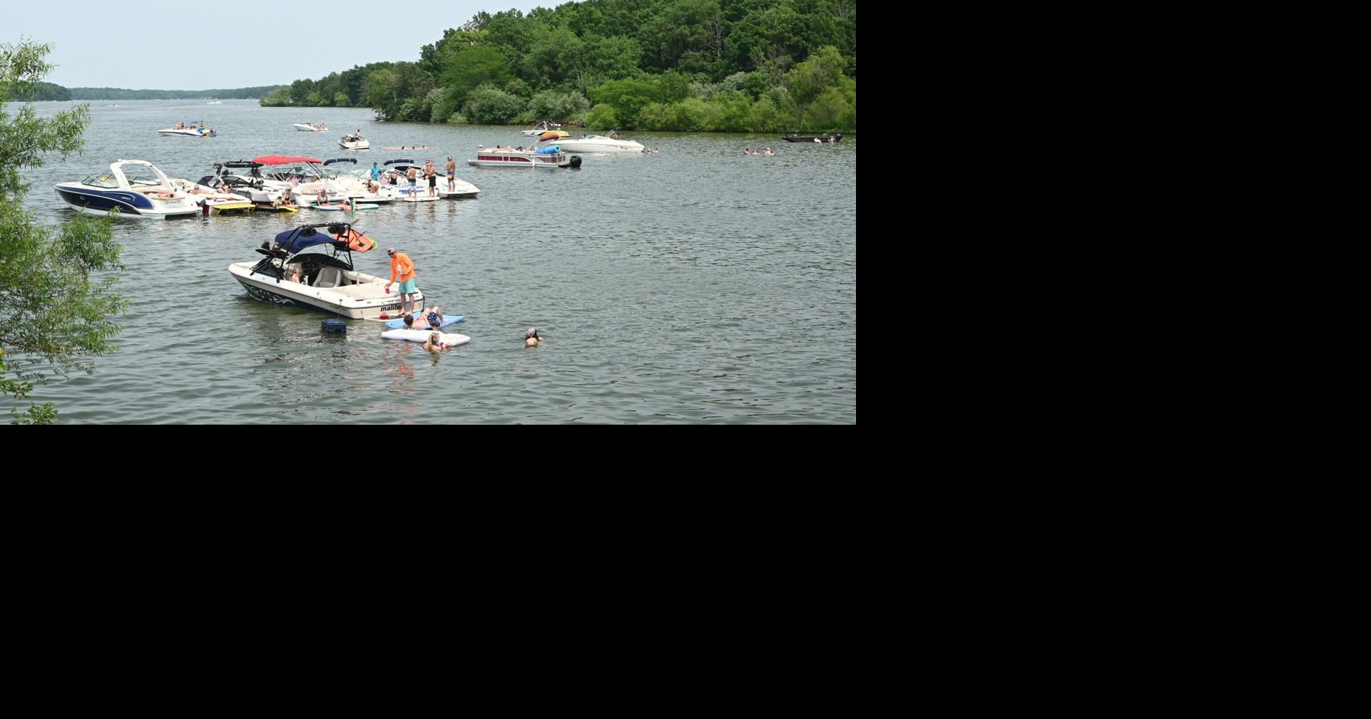 How to stay safe boating on Illinois waters this summer