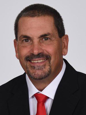 Former cohorts Etheridge, Bond cross paths again