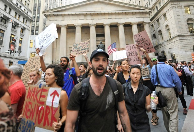 NYPD to investigate cop’s use of pepper spray on Wall Street protesters