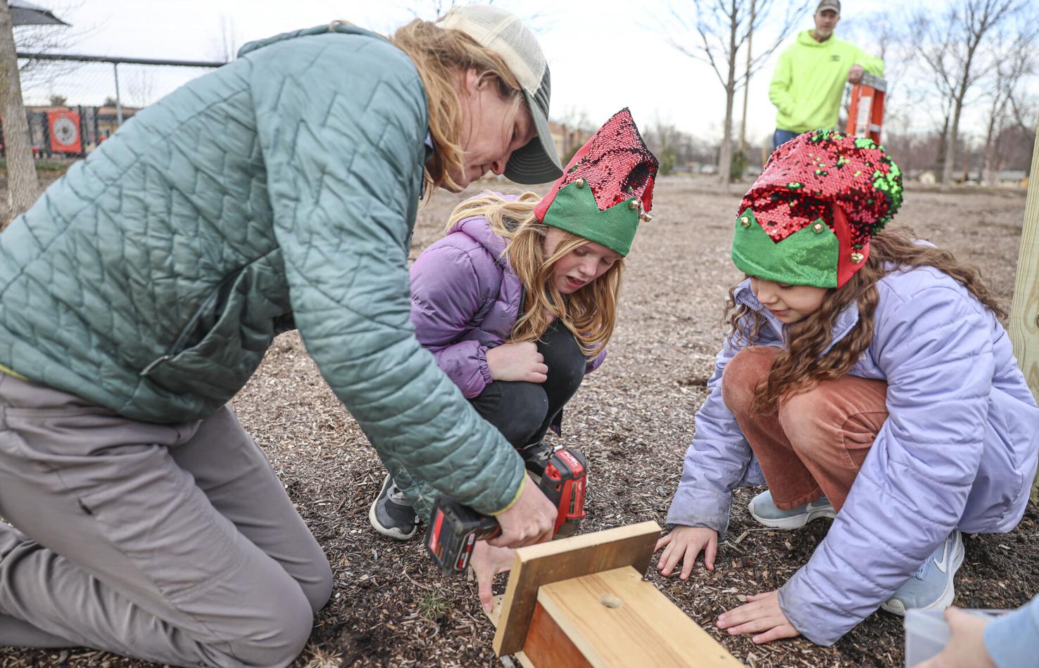 Photos: Audubon Society helps Colene Hoose students hang birdhouses