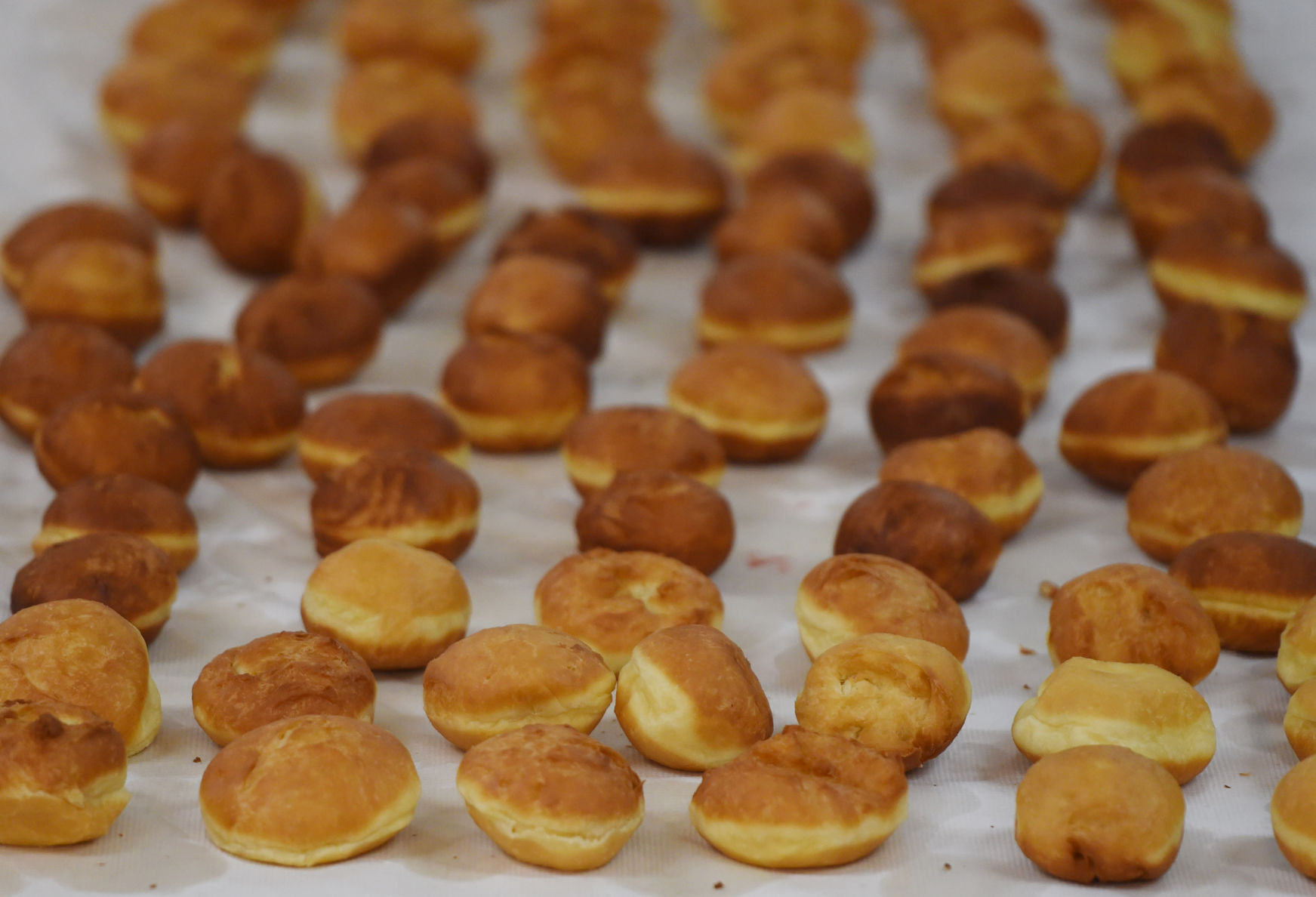 On your mark, get set, paczki: Bennison’s Bakery in Evanston hosts ...