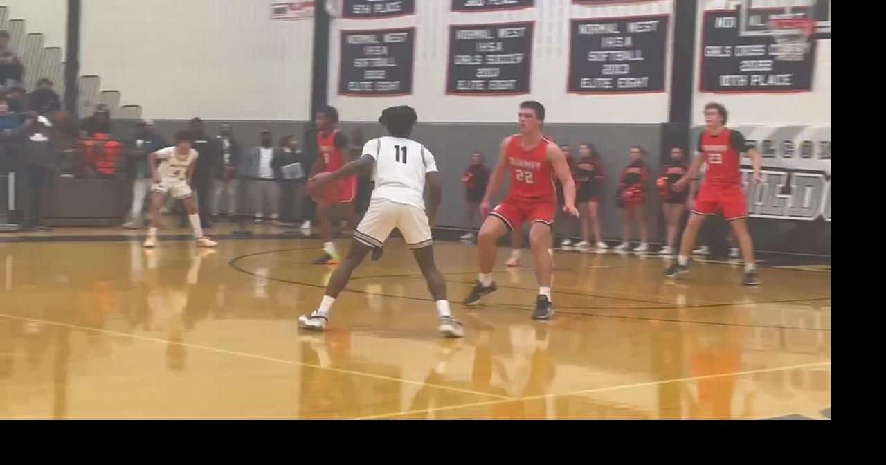 Braylon Roman hammers home dunk