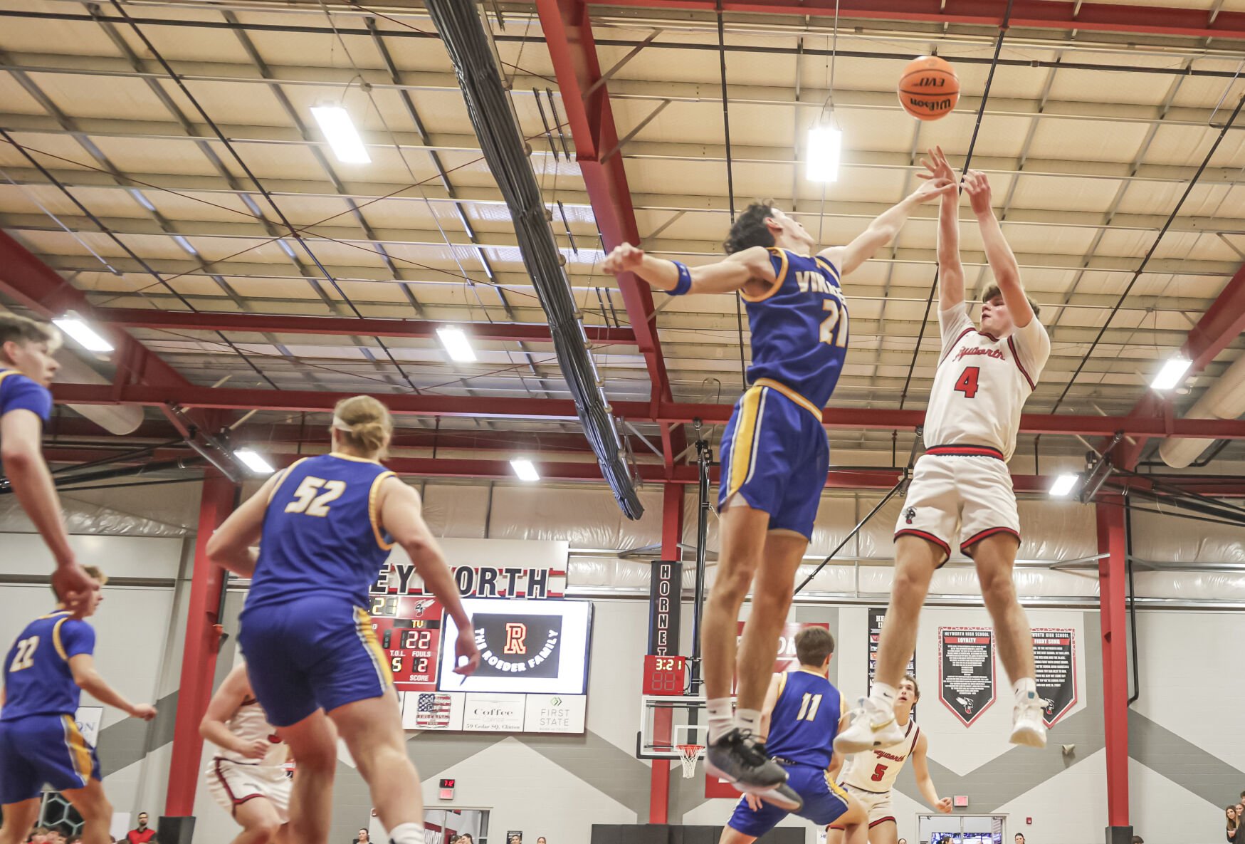 Tri-Valley holds off Heyworth in HOIC rivalry game