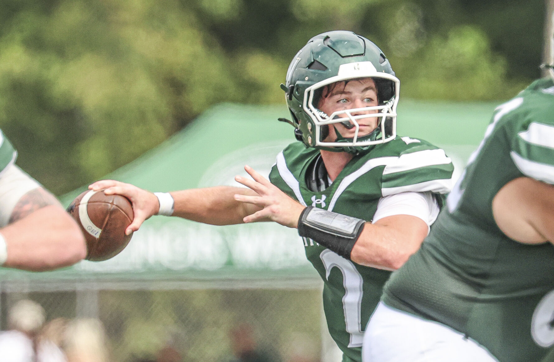 Illinois Wesleyan football grabs road victory