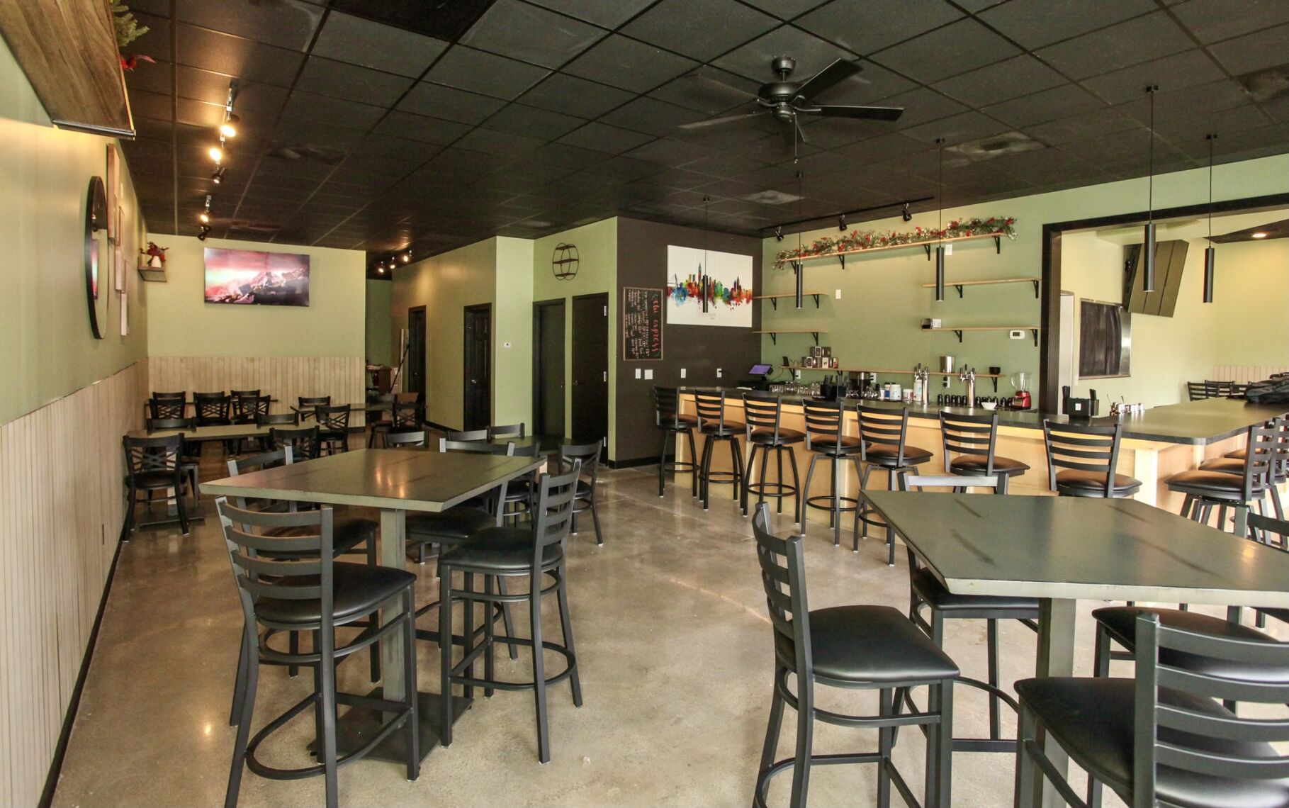Chi Family Express expands with dining room and bar