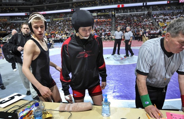 Iowa wrestler defaults rather than face girl