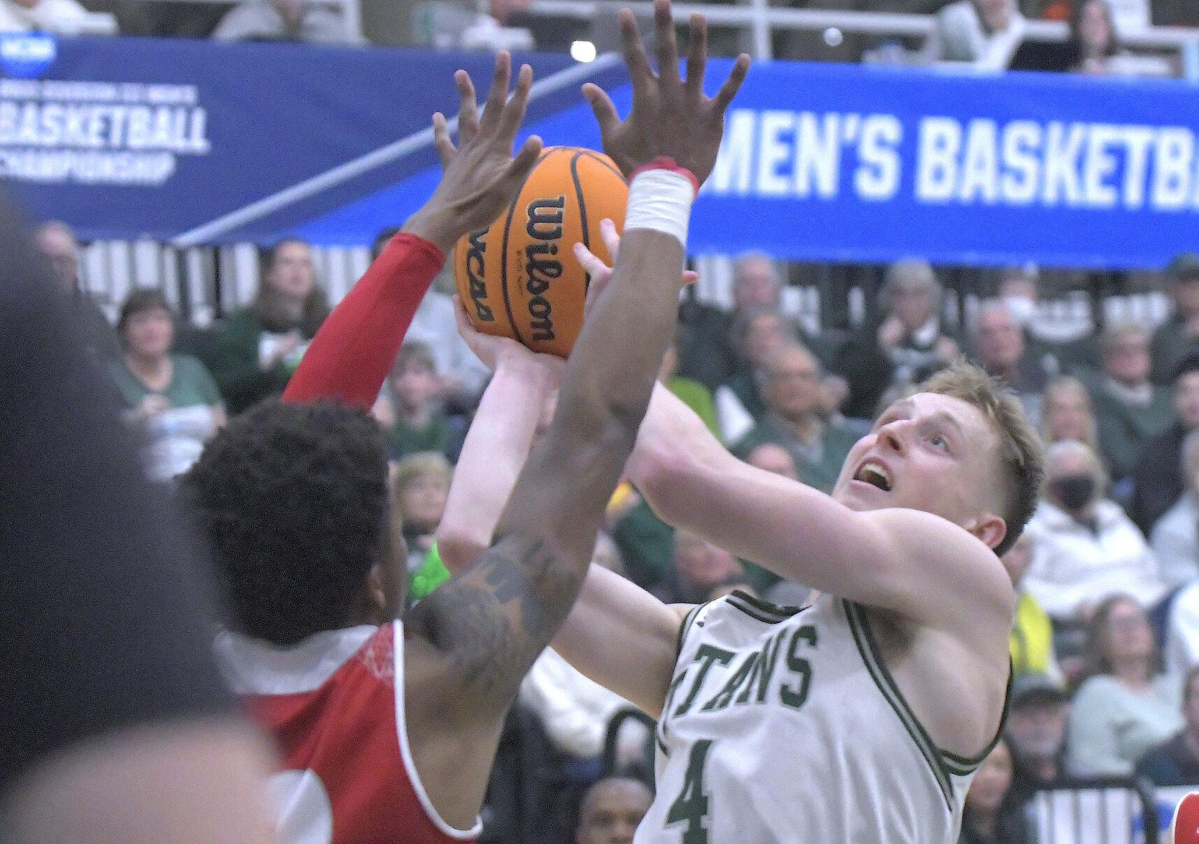 Luke Yoder leaving Illinois Wesleyan for North Dakota State