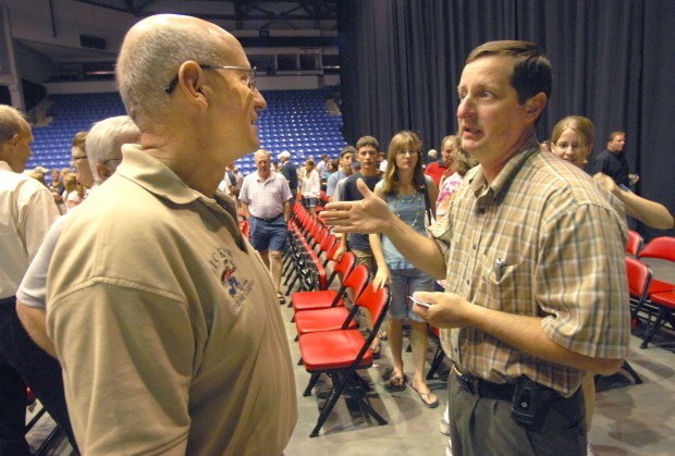 'Extreme Makeover' volunteers get pep talk as build nears
