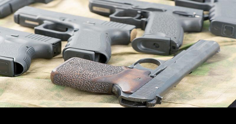 Gun-dealing cop wants probation for selling weapons online; federal ...