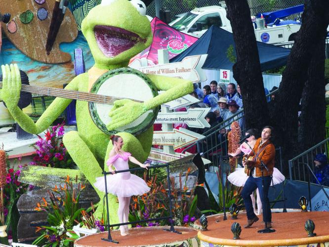 ‘Magic in Teamwork’: Annual Rose Parade, Rose Game brings thousands to ...