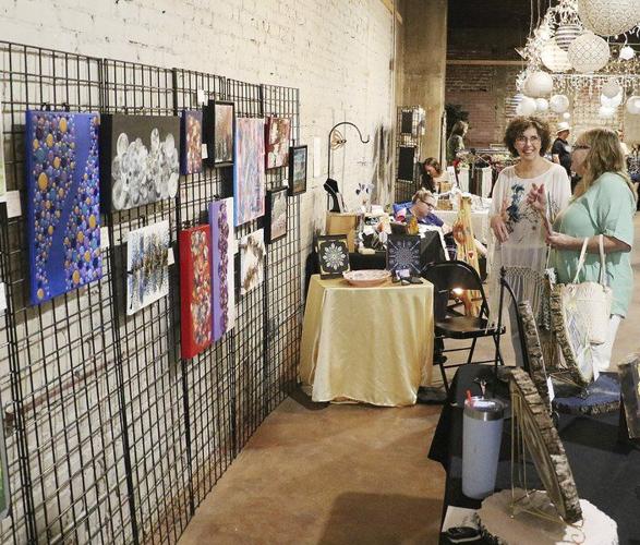 Art walk brings in the color | Local News | paulsvalleydailydemocrat.com