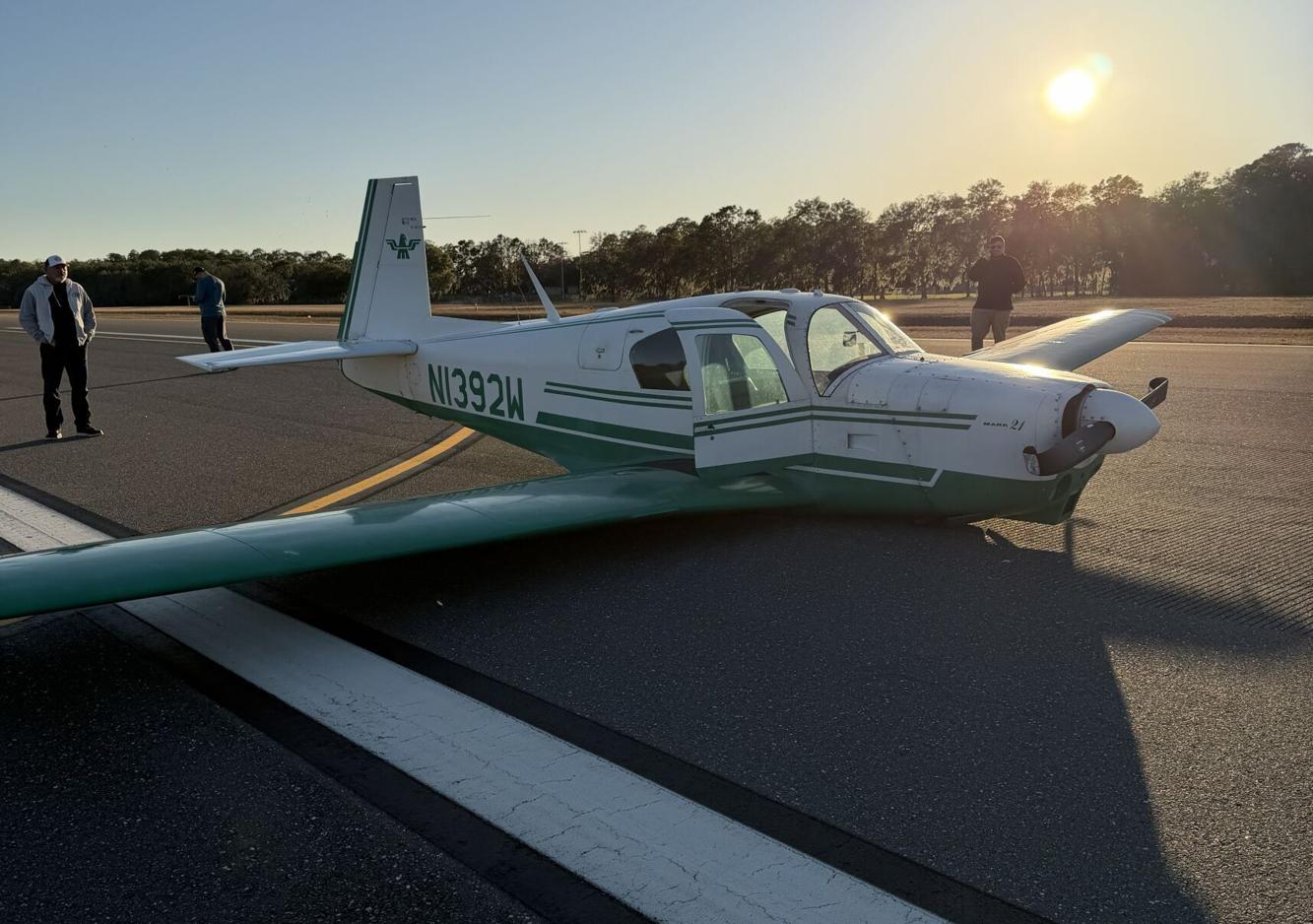 Pilot safely lands plane without landing gear | Citrus County Chronicle ...