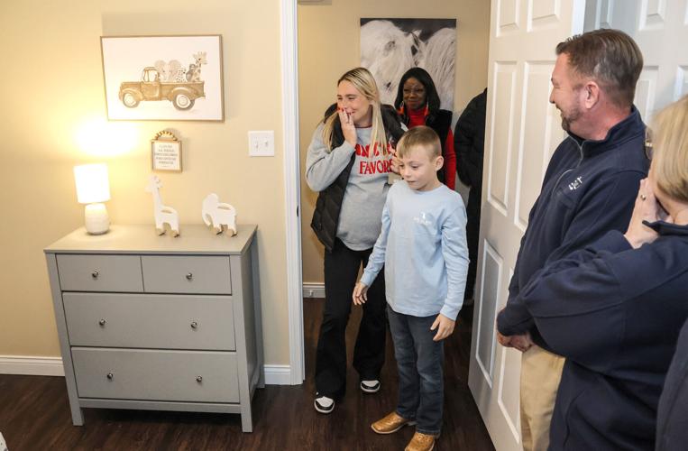 H.U.T.S. brightens Christmas for two families | Owensboro Messenger ...