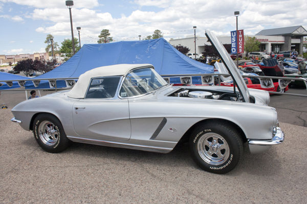 Corvette lovers line the lot | | paysonroundup.com
