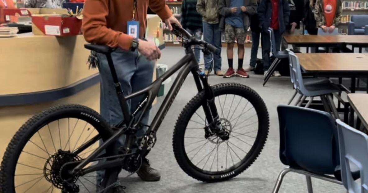 Teacher surprised with new mountain bike | Local News | paysonroundup.com