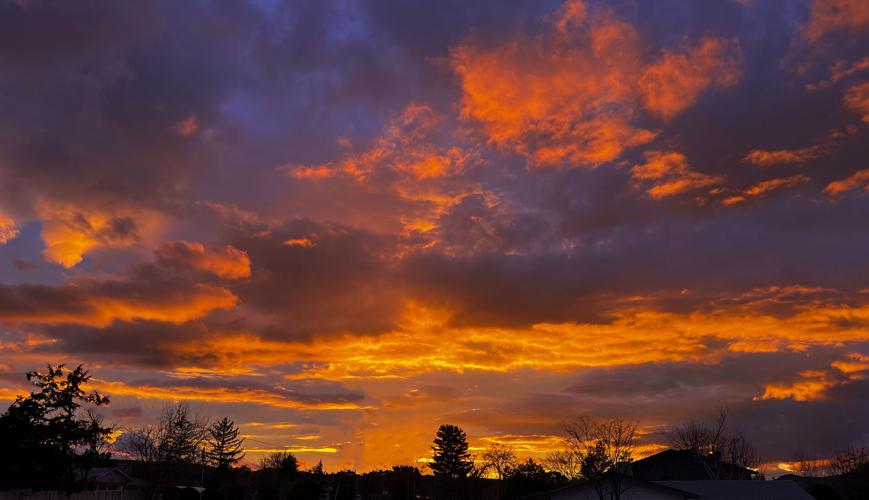 Photons, dust and the soul at sunset | 260 Connection | paysonroundup.com