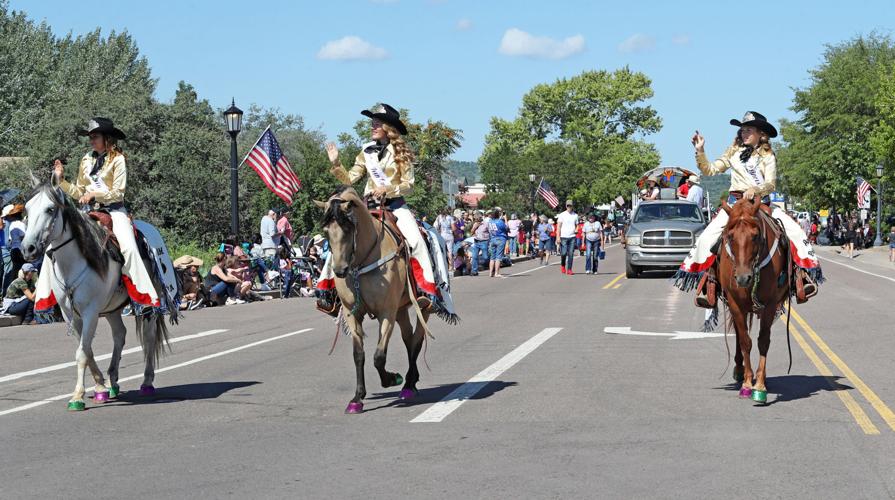 Rodeo parade rides again | Local News | paysonroundup.com