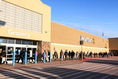 Walmart limiting number of customers in store at one time | Covid-19 ...